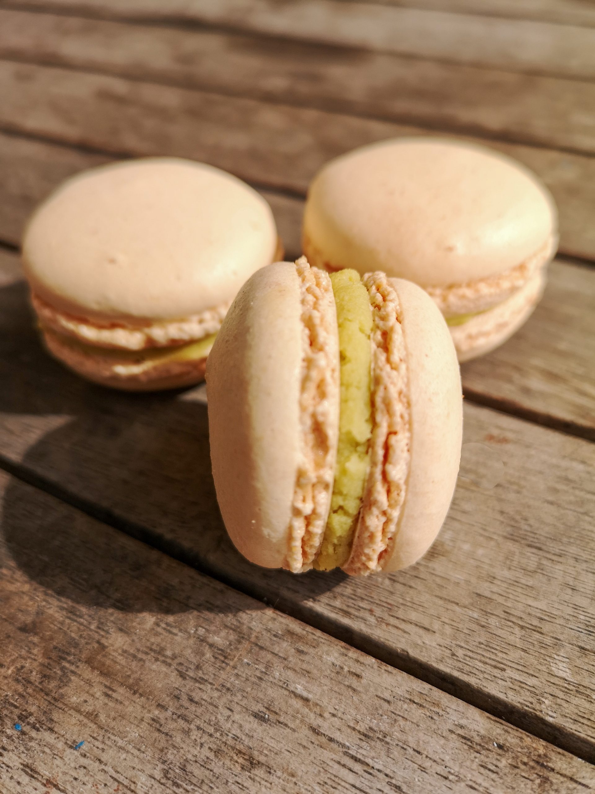 Macrons with white chocolate and pistachio | Pika Kuha
