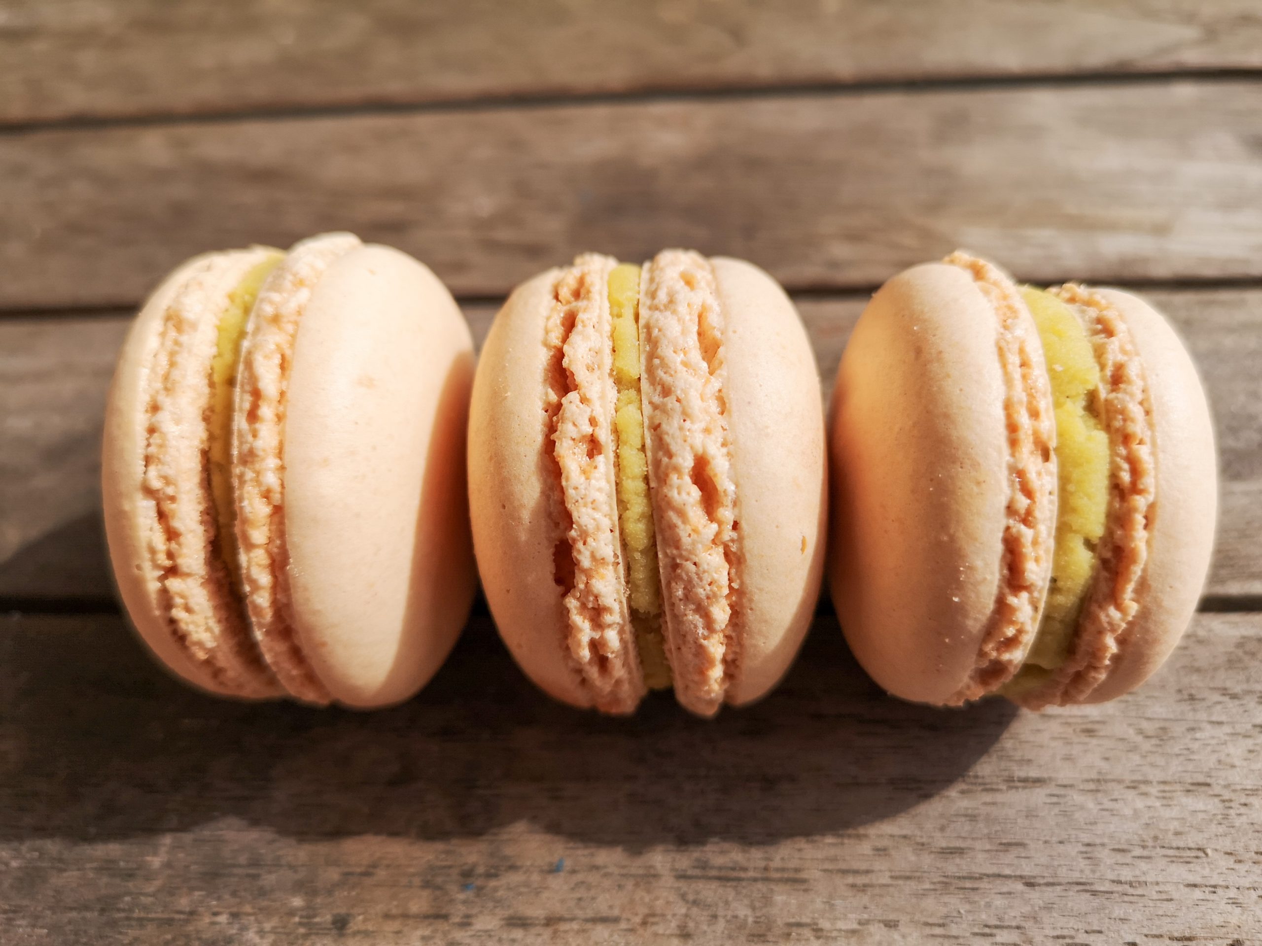 Macrons with white chocolate and pistachio | Pika Kuha
